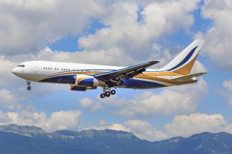 Top 10 Most Popular Private Jets For Billionaires [With Pictures]