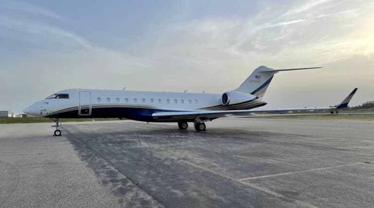Top 10 Most Popular Private Jets For Billionaires [With Pictures]