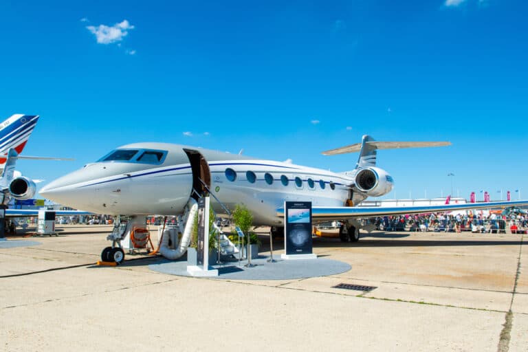 Top 10 Most Popular Private Jets For Billionaires [With Pictures]