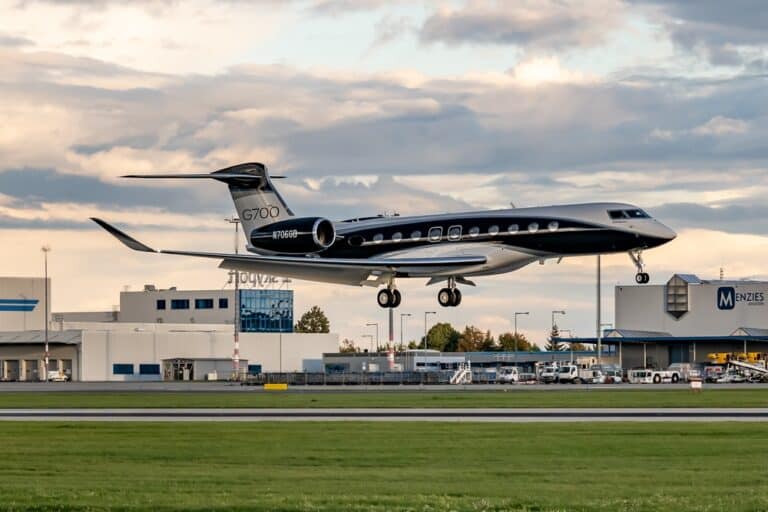 Ultimate Guide To Gulfstream Private Jets & Aircraft (2023)