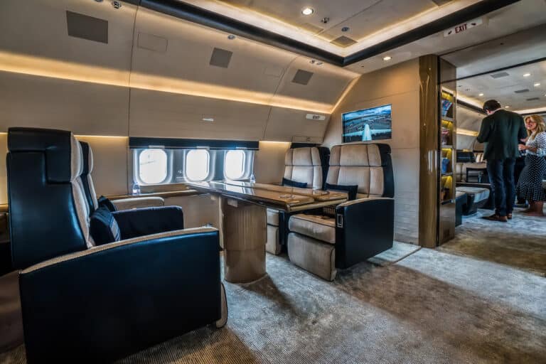 Top 10 Most Popular Private Jets For Billionaires [With Pictures]