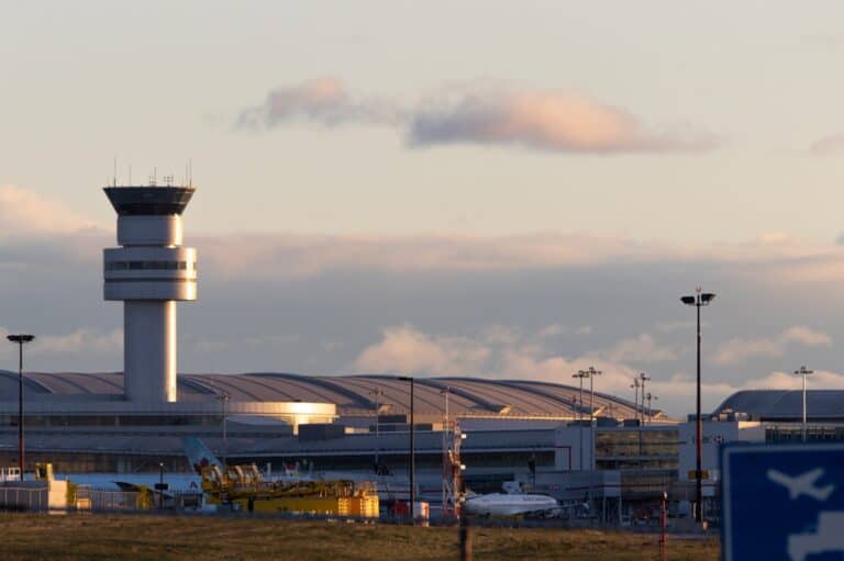 Top 10 Biggest & Busiest Airports in Canada [With Pictures]